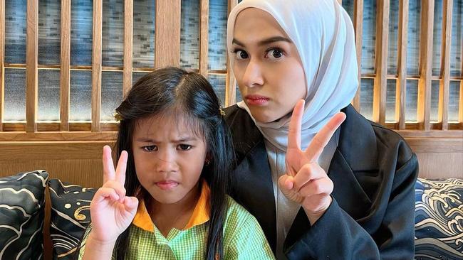 7 Potret Khanza Putri Pesinetron Nina Zatulini yang Jarang Tersorot - Foto 1