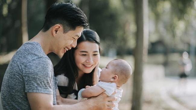 Hubungan Bunda dan Ayah Renggang saat Punya Newborn, Ini 5 Cara Mengatasinya