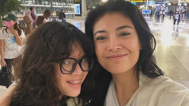 7 Potret Sigi Wimala dan Anak Gadisnya yang Jarang Tersorot, Tingginya Hampir Sama - Foto 1