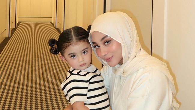 7 Potret Cantiknya Guzel Putri Ali Syakieb & Margin, Wajahnya Bak ...