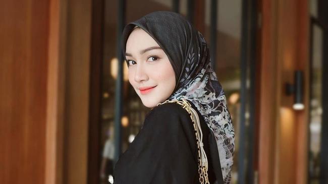 Akui Sudah Cerai, Intip 7 Potret Melody Prima yang Kini Jadi Single ...