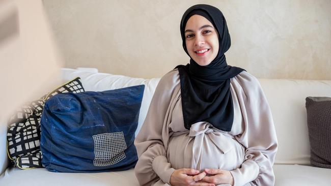 Panduan Aman Puasa Ibu Hamil Trimester 2 Lengkap Menurut Islam hingga Medis