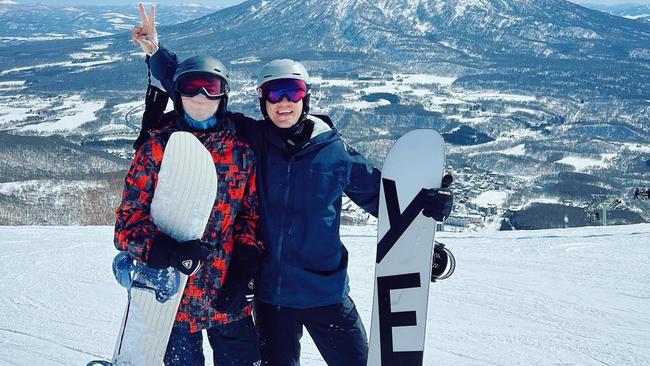5 Potret Keseruan Nana Mirdad & Andrew White Main Ski hingga ...