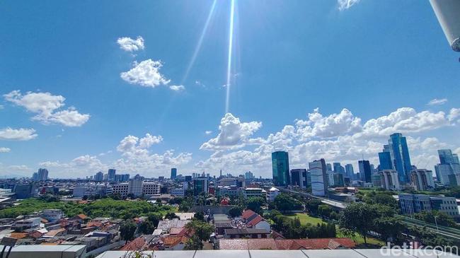 Viral Potret Langit Jakarta Terlihat Biru Bersih, Ternyata Ini ...