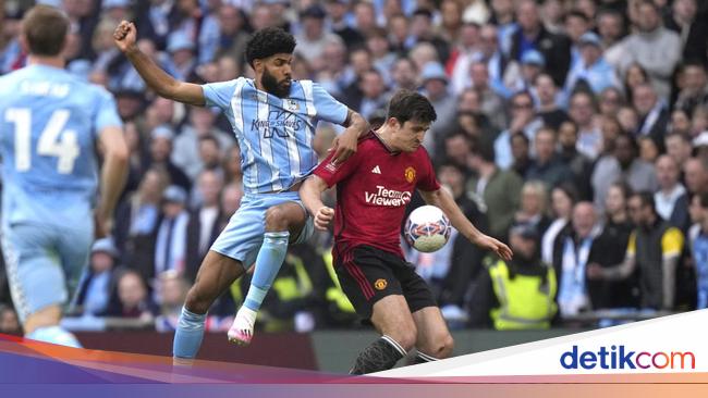 Kalah Dramatis dari MU, Coventry Sesalkan Offside Seujung Kuku