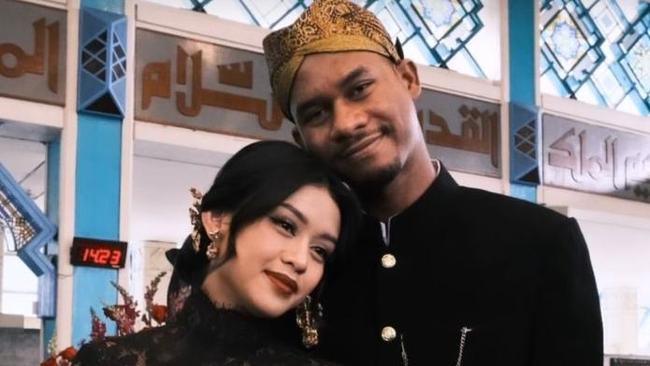 7 Potret Andra Ramadhan Gitaris Dewa 19 Nikahkan Putrinya, Pesan Kocak ...