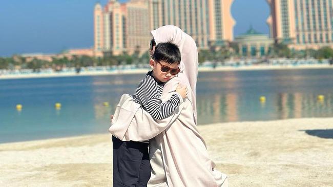 7 Potret Zayn Anak Henny Rahman & Zikri Daulauy, Disebut Mirip Song ...