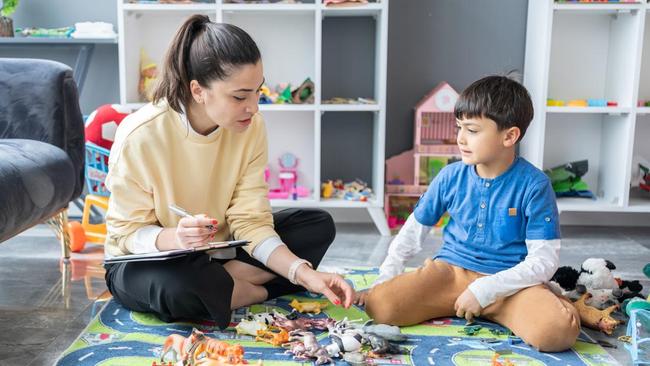 ADHD dan Autisme Dua Hal yang Berbeda, Kenali Ciri dan Jenisnya, Bun!