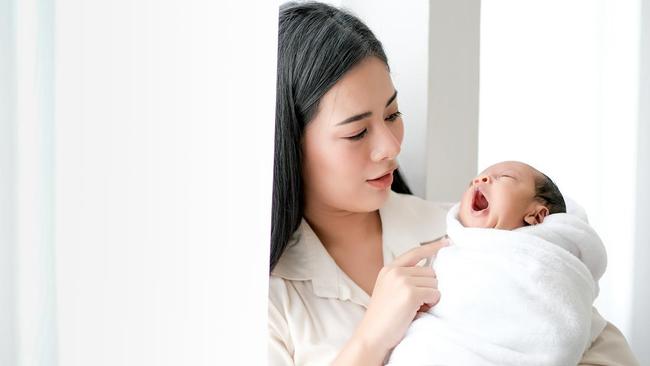 Bayi Baru Lahir Kok Bersin Terus, Apakah Normal terjadi?