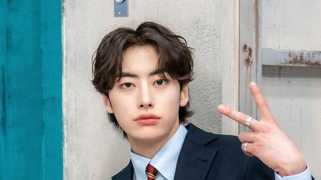 7 Potret Lee Won Jung, Aktor Pemain Hierarchy yang Dicasting HYBE ...