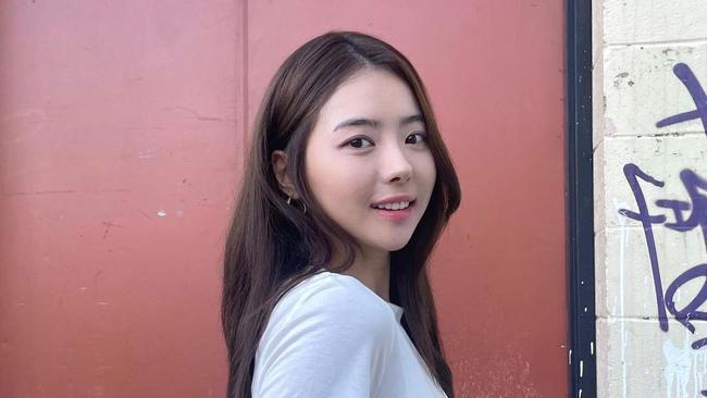 7 Potret Lim Na Young, Idol Cantik Eks IOI yang Nonton Festival Musik Bareng Kim Soo Hyun - Foto 1