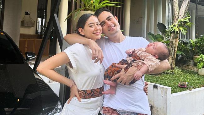 7 Potret Menggemaskan Baby Victoria Putri Indra Brotolaras & Laura ...