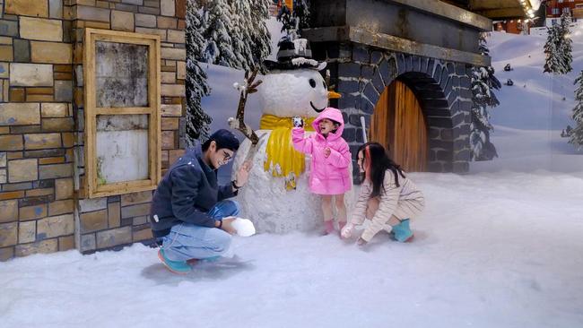 Spesial HUT Jakarta, Trans Studio Cibubur hingga Trans Snow World Hanya ...