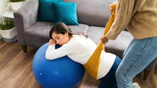 Tips Bersalin Nyaman dengan Teknik Rebozo, Ibu Hamil Merapat Yuk