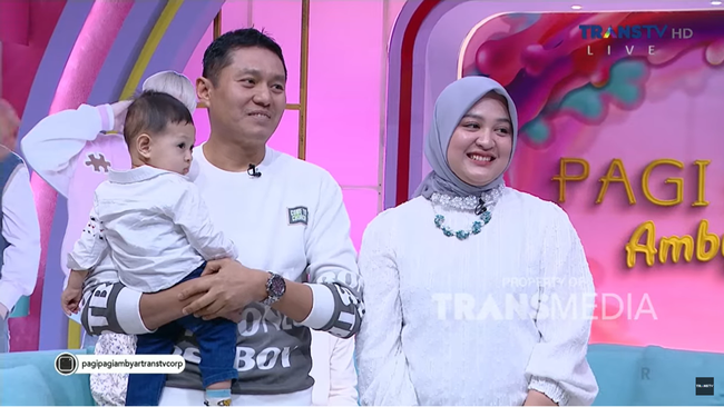 Viral Kisah Pasutri Beda Usia 24 Thn, Sempat Menolak Setahun Karena Takut