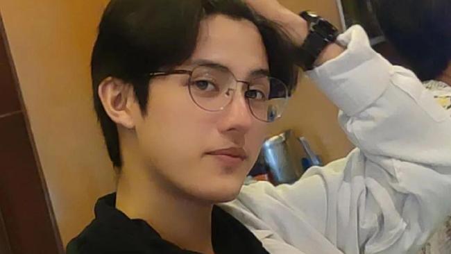 5 Potret Tampan Ken Deisuke Putra Della Puspita yang Disebut Mirip ...