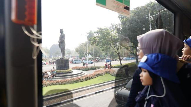 7 Potret HaiBunda & Transjakarta Ajak Si Kecil Keliling Kota Jakarta ...