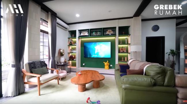 7 Potret Rumah Baru Randy Pangalila dan Istri Asal Kanada, Homey ...