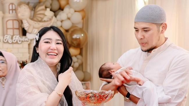 7 Potret Artis yang Melahirkan di Tanggal Cantik, Aurel Hermansyah hingga Via Vallen - Foto 1