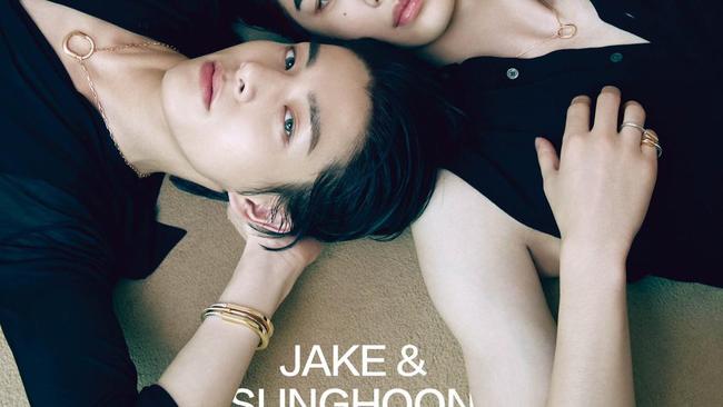 Pakai Perhiasan Mewah, Jake dan Sunghoon ENHYPEN Tampilkan Visual ...