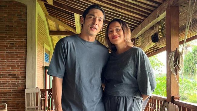 5 Potret Inong Ayu Hamil Anak Kelima, Rajin Olahraga Bareng Suami ...