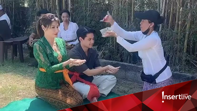 Mengenal Upacara Piodalan, Tradisi Suci Hindu yang Dijalani Tamara ...