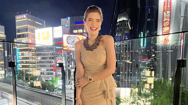 7 Potret Carissa Puteri Rayakan Ultah Ke-40, Disebut Awet Muda dan ...