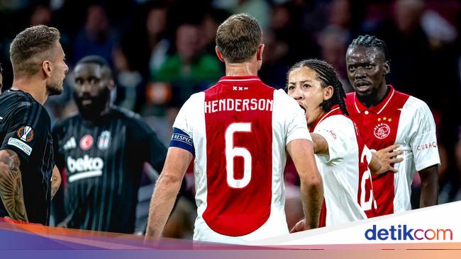 Momen Panas Jordan Henderson Ngomelin Rekan Sendiri hingga Dilerai