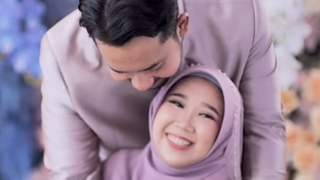 7 Potret Syukuran 4 Bulanan Kehamilan Kiky Saputri, Cantik Bernuansa Lavender - Foto 1