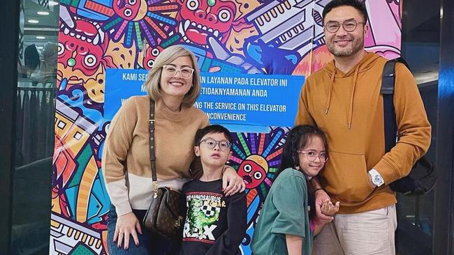 5 Anak Seleb Gunakan Kacamata Sejak Kecil - Foto 1