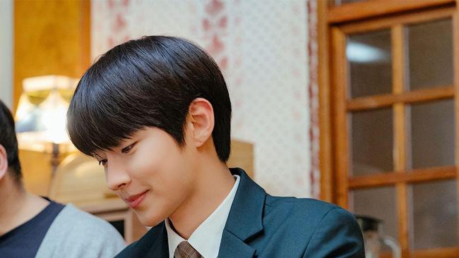 Awet Muda, Simak Transformasi Penampilan Aktor Hwang In Youp Pakai Seragam Sekolah di Drama ...