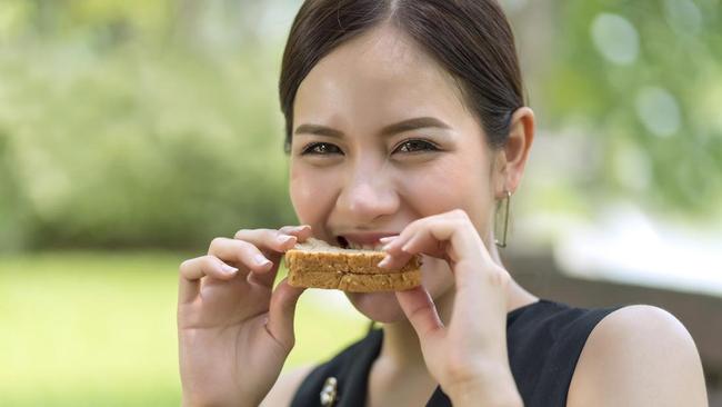 Bolehkah Bunda Makan Roti Setelah Operasi Caesar? Ketahui Faktanya
