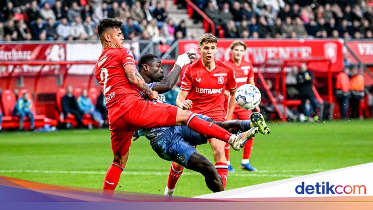 FC Twente Vs Ajax: Bek Timnas Indonesia Mees Hilgers Main 84 Menit