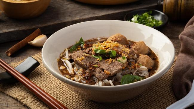 Resep Mie Kuah Daging Sawi Asin yang Punya Rasa Kaldu Sedap