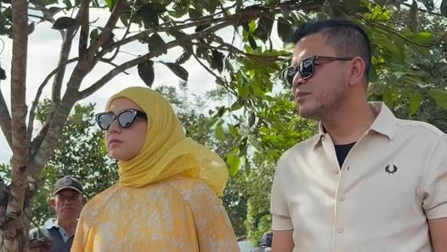 Terpopuler: Potret Irish Bella Dampingi Suami Haldy Sabri