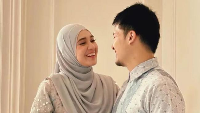 5 Potret Mesra Dhini Aminarti dan Dimas Seto, Baru Rayakan 15 Th Pernikahan - Foto 1