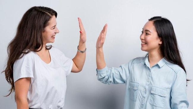 Penduduk di 5 Negara Ini Punya Cara Unik saat Saling Menyapa, Menarik ...