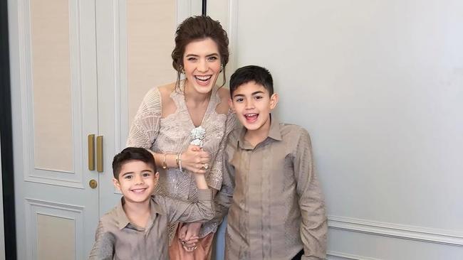 5 Potret Carissa Putri dan Dua Anak Laki-lakinya yang Tampan - Foto 1