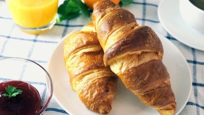3 Etiket Makan Croissant Menurut Ahli yang Perlu Kamu Ketahui, Sudah ...
