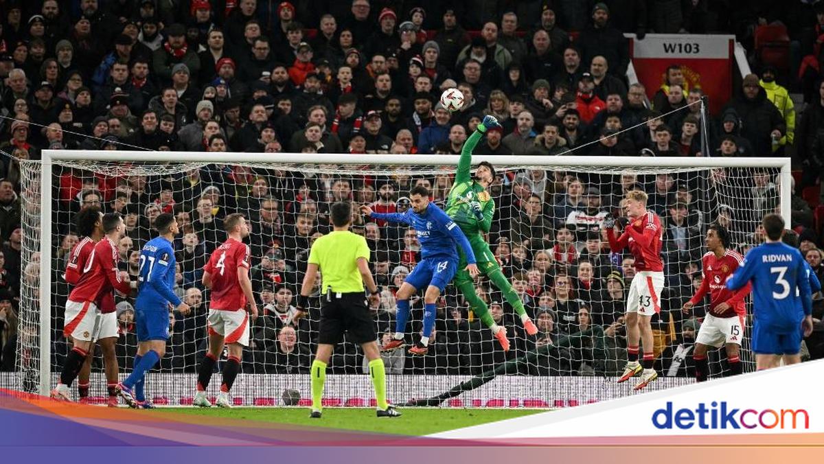 Sudah Saatnya Bayindir Jadi Kiper Utama MU?