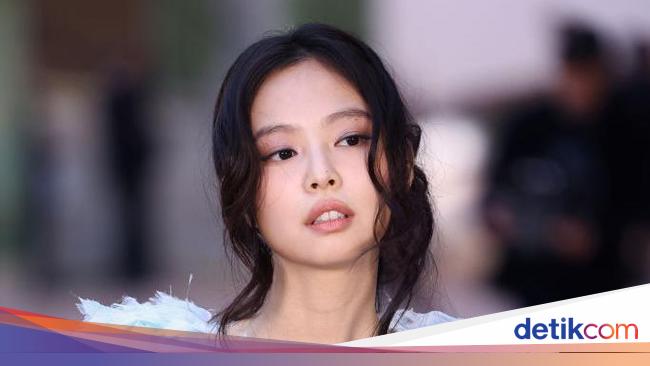 Lirik Lagu Love Hangover JENNIE & Dominic Fike dan Terjemahannya