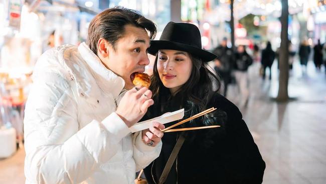 5 Potret Suami Ajak Chelsea Islan Seru-seruan saat Liburan di Korea ...