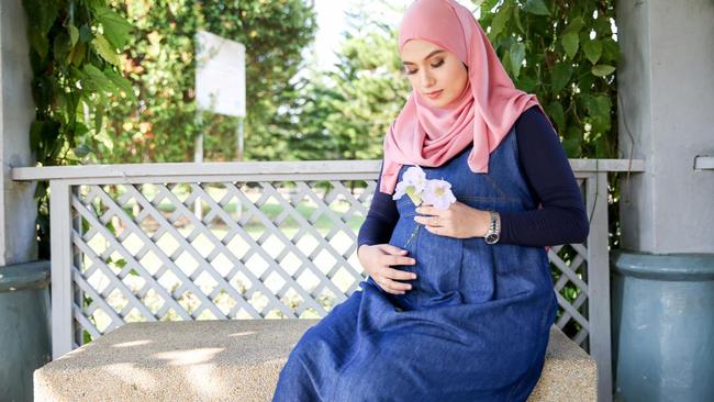 Tips Mengatur Pola Makan untuk Bumil Trimester 3 yang Ingin Puasa Ramadhan Menurut Dokter