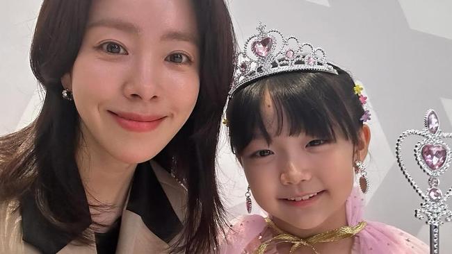 5 Potret Menggemaskan Pemeran CEO Kang Ji Yoon & Yu Byul di Balik ...