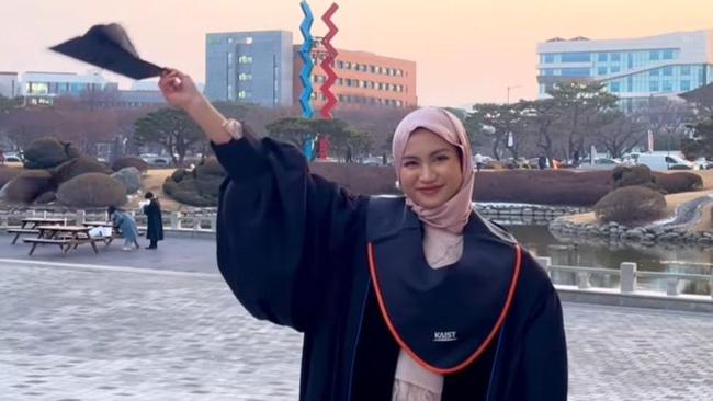 5 Potret Wisuda Xaviera Putri di KAIST Korea Selatan, Dihadiri Ayahanda ...