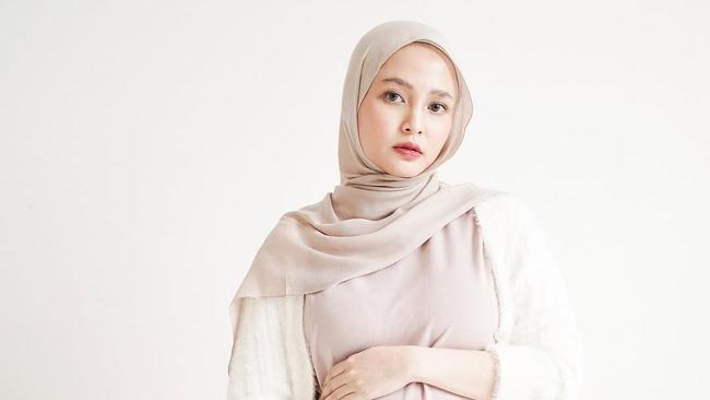 Tampil Cantik & Casual, Intip 5 Potret Maternity Shoot Kehamilan Ketiga ...