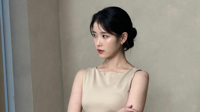 Punya Wajah Glass Skin, Ini Rahasia Rutinitas Perawatan IU Artis Drakor ...