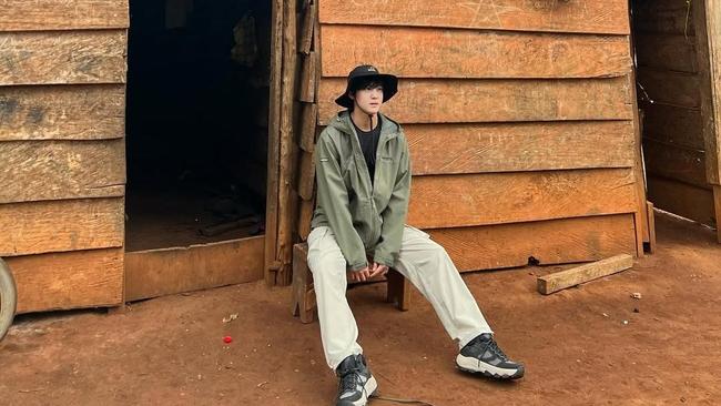 5 Potret Song Yuvin eks MYTEEN dan B.O.Y Jadi Sukarelawan di Kamerun ...