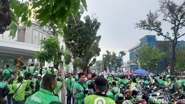 Driver Ojol Demo Hari Ini, Tuntut Turunkan Potongan hingga Sepakat Matikan Aplikasi 24 Jam