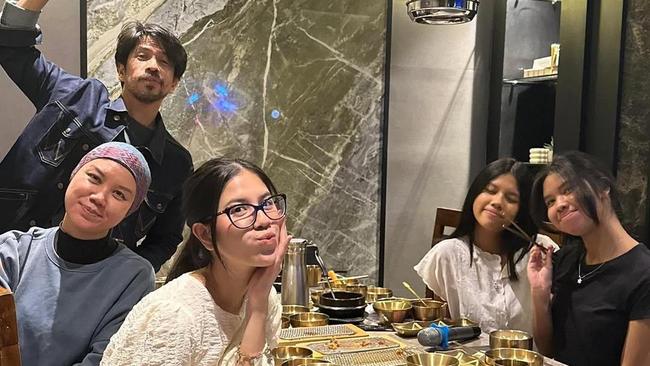 5 Potret Ariyo Wahab dan Tiga Anak Perempuannya, Si Sulung Kini Sudah ...